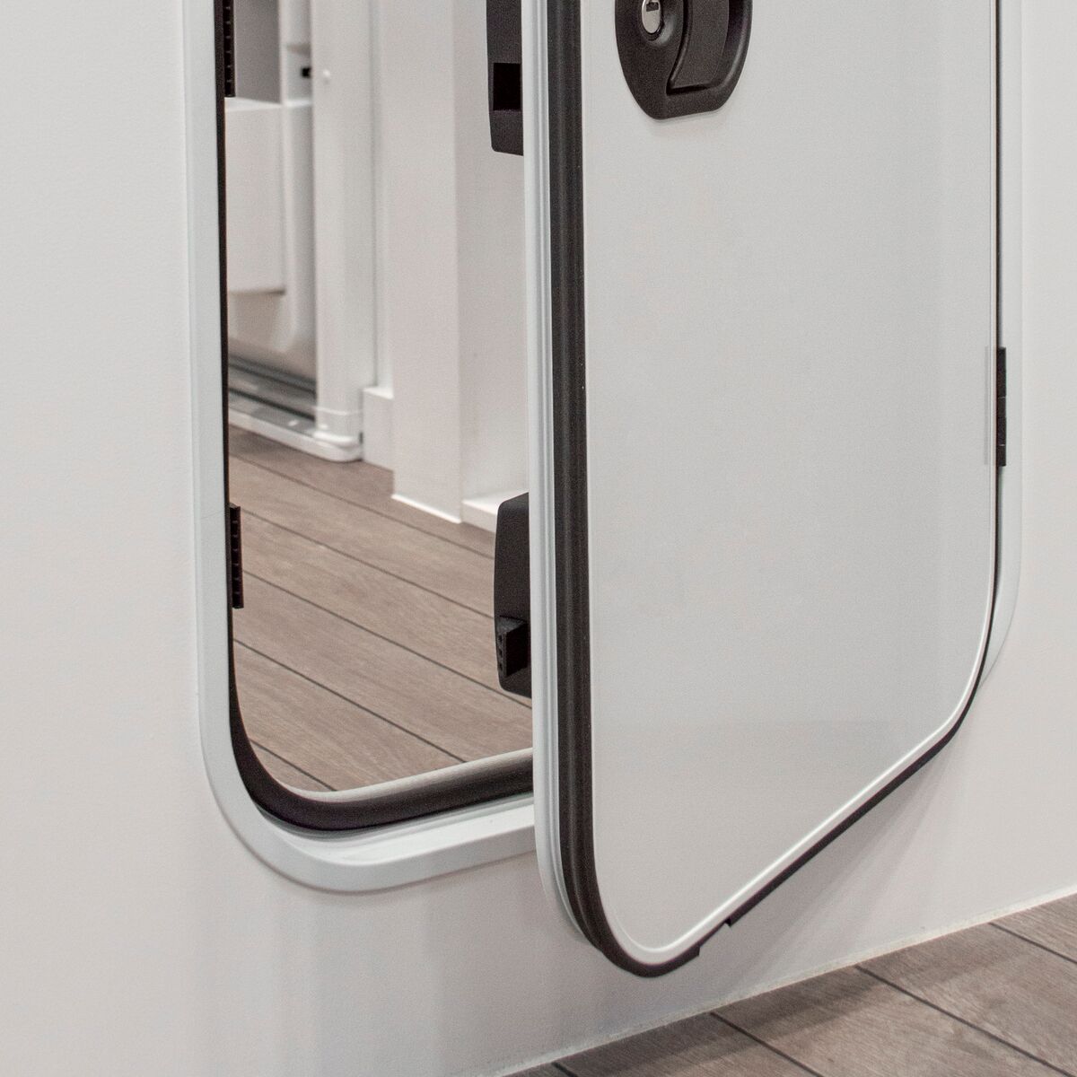 Caravan doors - Zambelli Caravanning
